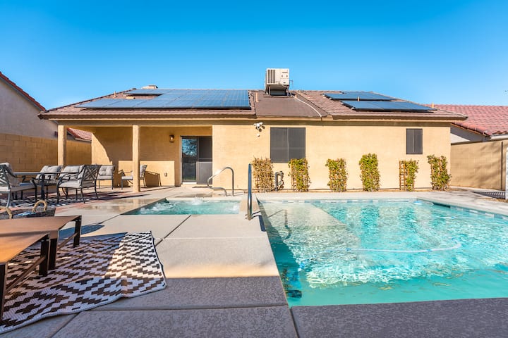 Brand New 4 Bedroom Home W/ Pool, Spa, & Golf! - 라스베이거스, NV