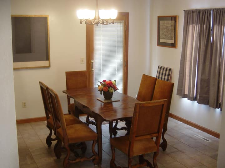 Twin Bedroom Suite With Private Bath - Springfield
