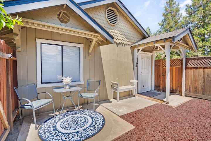 Quiet, Private Comfortable Centrally Located Home. - Visalia, CA