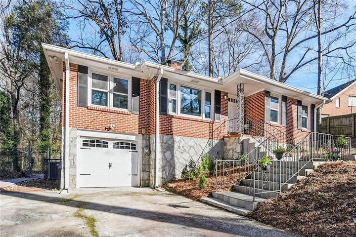 Private, Peaceful, And Your Pets Are Welcome! - Stone Mountain, GA