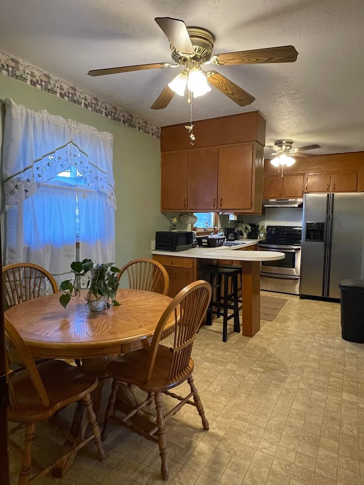 Cozy 3-bedroom Home With Indoor Fireplace. - ETSU, Kingsport