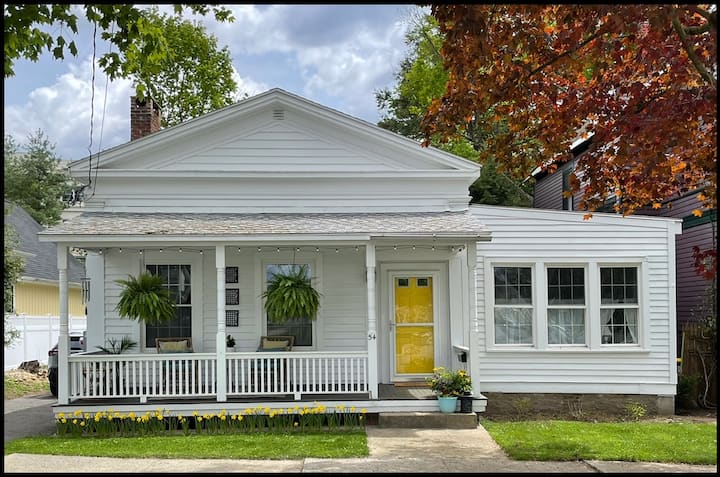 Delightful Home Away From Home - Saratoga Springs, NY