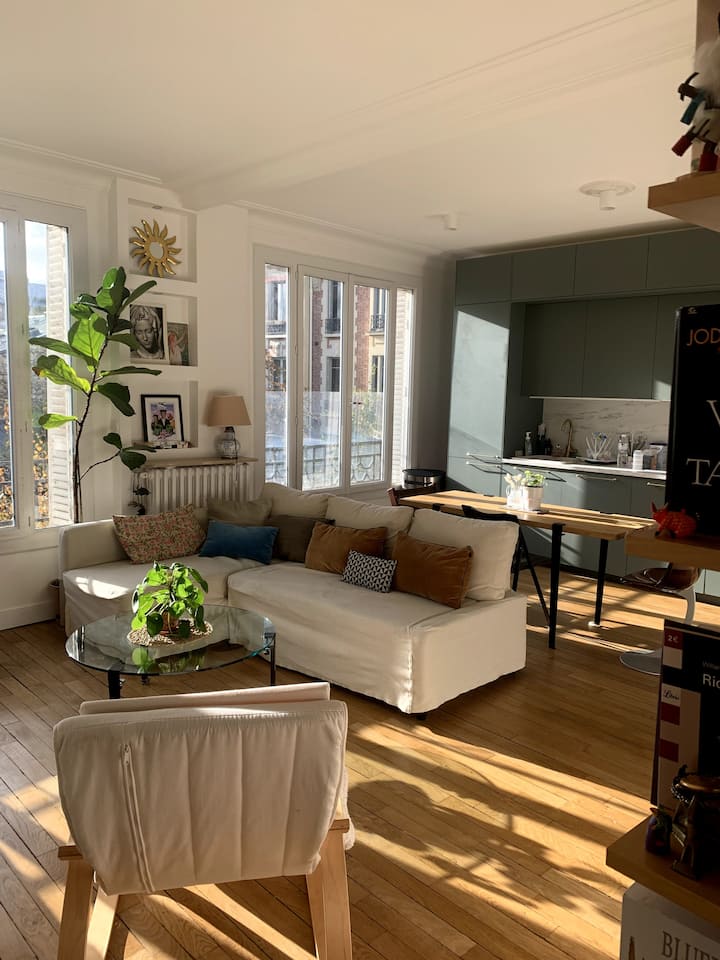 60 M2  Flat In Pigalle/montmartre With View - Parijs