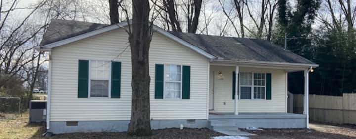 3 Br/2 Ba Fenced Back Yard - Murfreesboro, TN