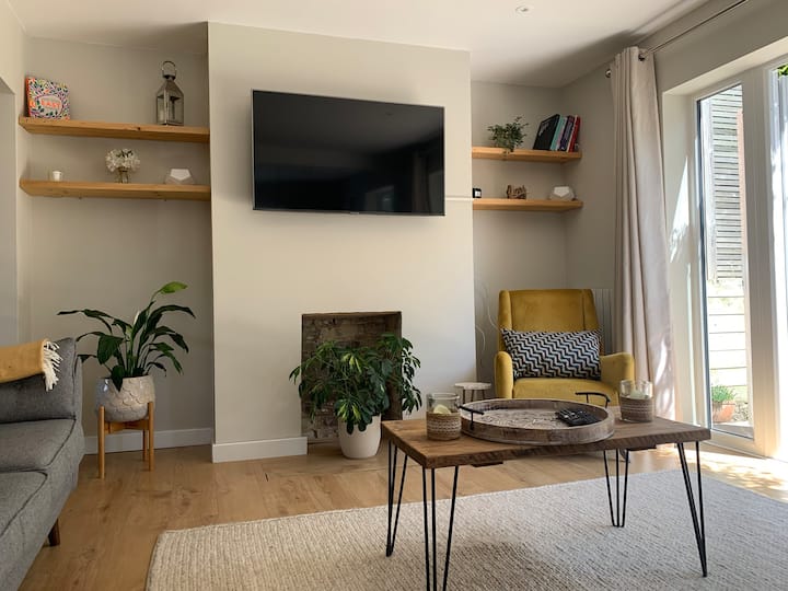 Double Bedroom In Beautiful Family Home. - Sandbanks