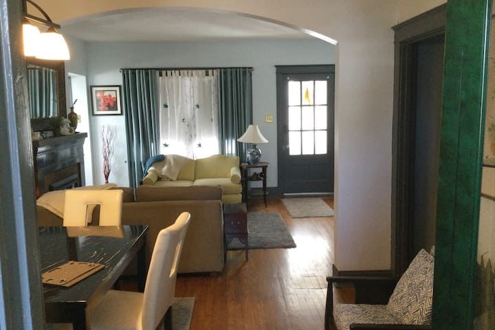 The Upper Inn - Spanish Lake, MO