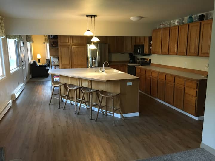 Lovely Four-bedroom, Close To Airport And Shopping - Anchorage, AK