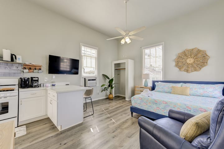 Beauty On Ball -Studio 3- King Bed, Great Location - Texas