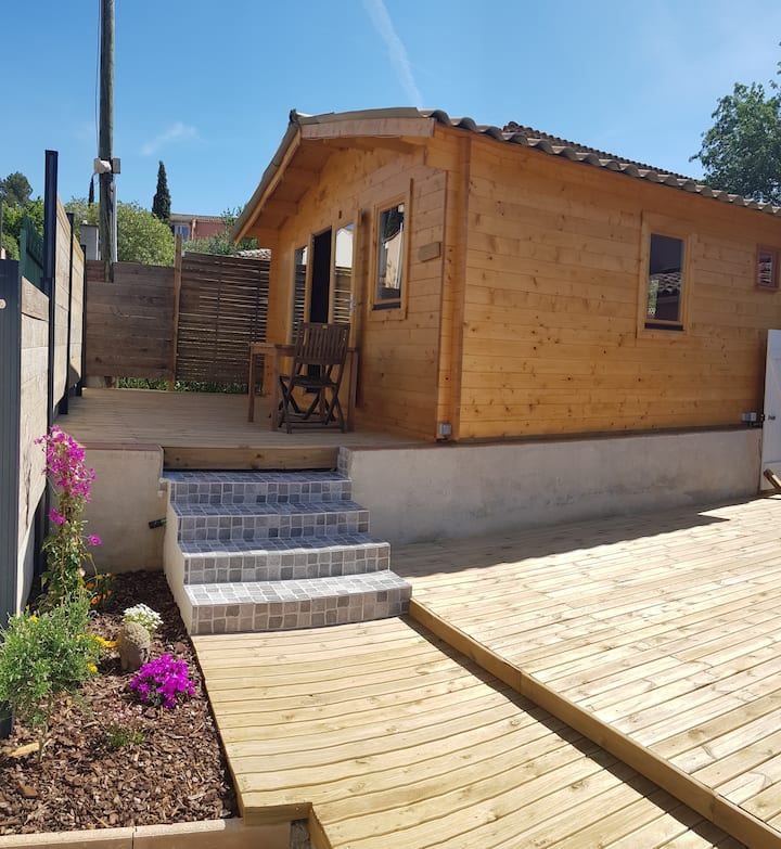 Chalet Avec  Jacuzzi Prive "Sur Les Ailes Du Vent" - Marignane