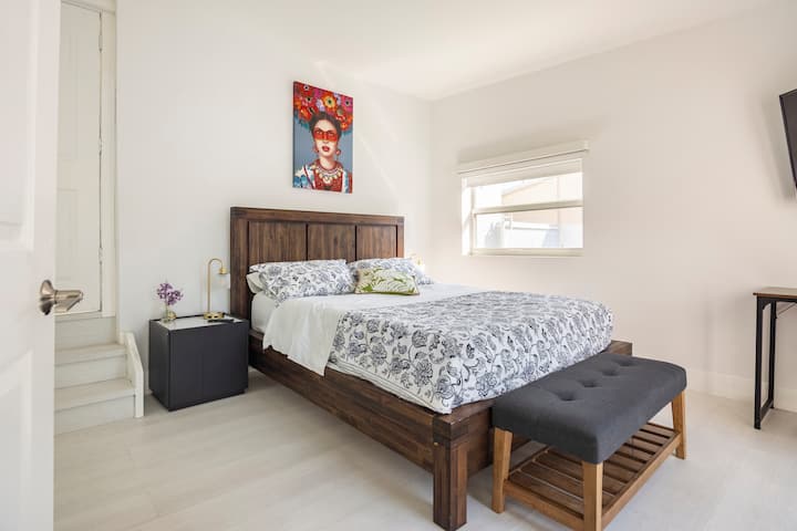 Modern And Private Room 🆓 Parking And Wifi - Coral Gables, FL