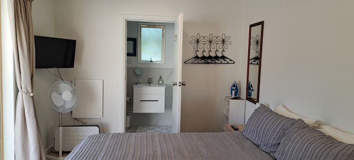 15 On Wards 1 Bedroom Sleepout, Country Charm. - Martinborough