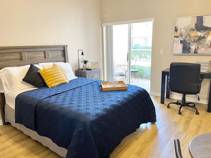 Pga/golf & Mets Beautiful  Relaxing Apt 01g Tv 65” - Port St. Lucie, FL