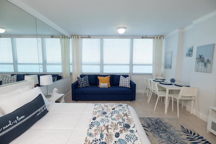 Cozy Oceanfront Miami Beach Apartment - Miami Beach