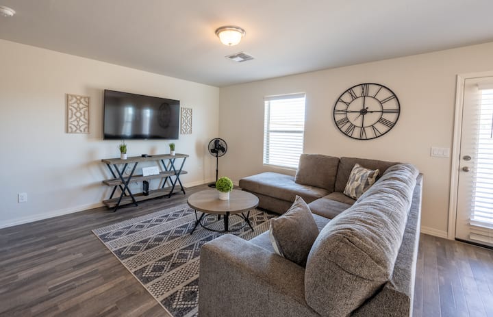 Perfectly Located  Home W/ Game Room! - Laughlin, NV