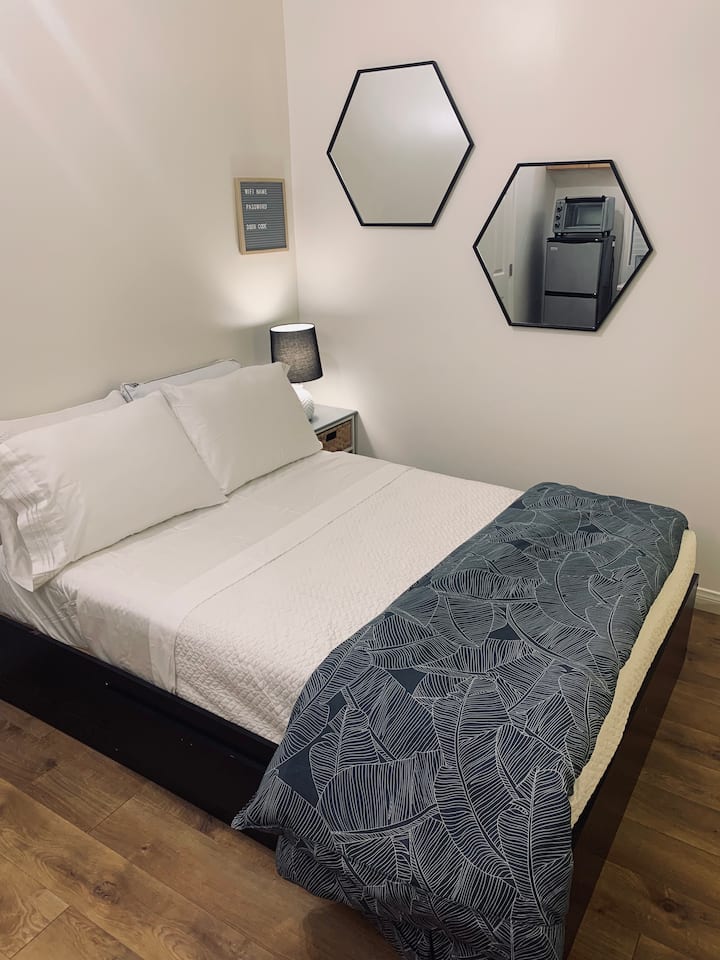 Cute Private Studio W/ Large Kitchenette And Patio - Santa Barbara, CA
