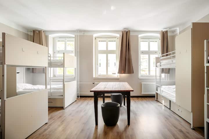 Comfortable Bed In Mixed 10-bed Room In Center - Berlino