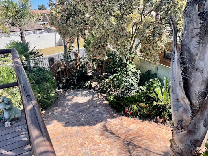 Room 2, Large Bedroom, Shared Kitchen & Pool - Western Cape