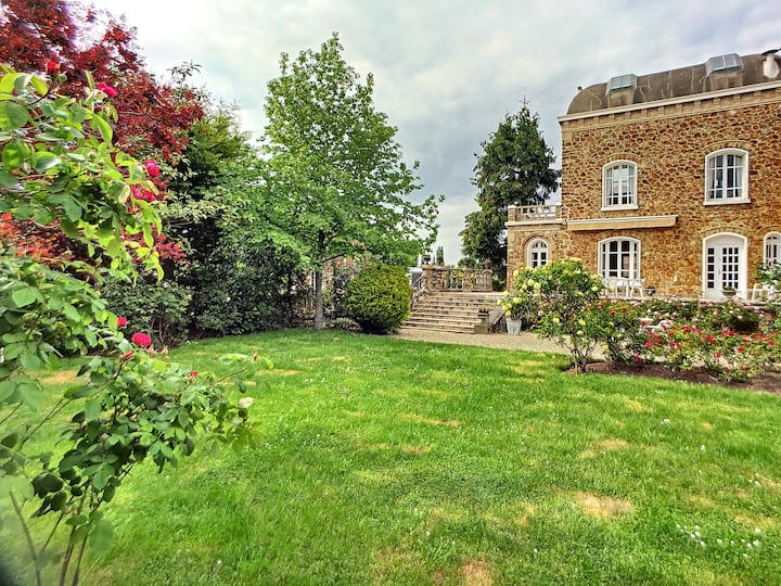 Villa Marie-antoinette,  Demoiselles à Versailles - Versailles
