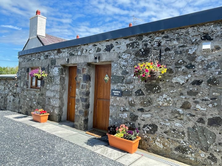 Penprys Bach At Hendre Barns: 4* Luxury Barn - Wales