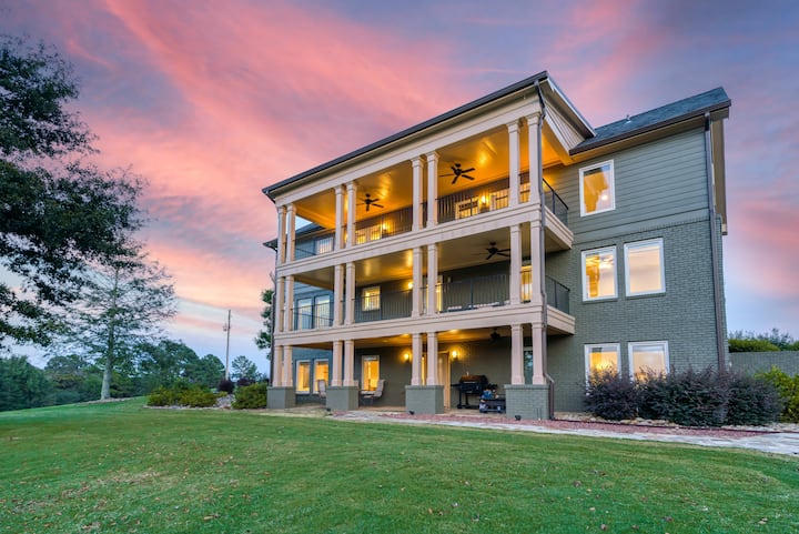 Private Manor On 38 Acres 5br/7ba Near Gainesville - Clermont, GA