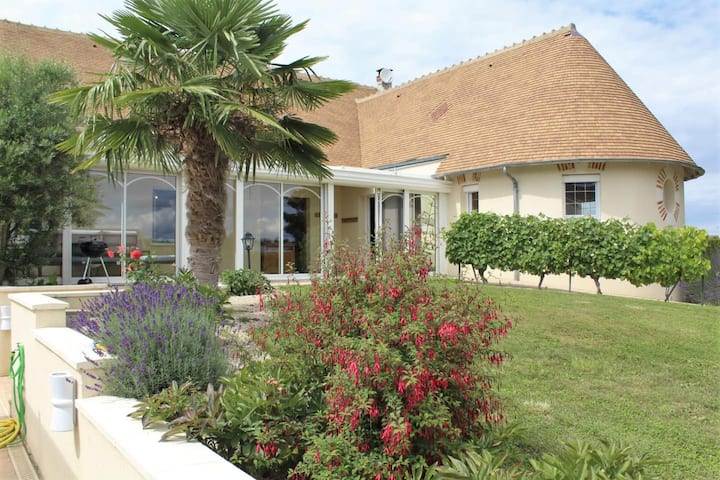 Grande Maison Familiale ~ Piscine Chauffée - Cheverny