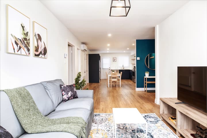 Monthly Stays ♥️ | Lux King 🛌 | Home Office 🗂 - Laval, Canada