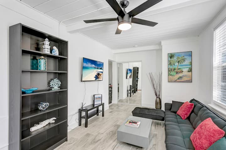 Pineapple District, Walk To Dw, 1bd, Pets (342-4) - Delray Beach, FL
