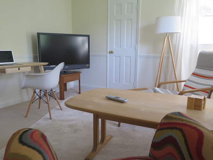 Entire Top Floor W/master Bedroom Near North Hills - Raleigh, NC