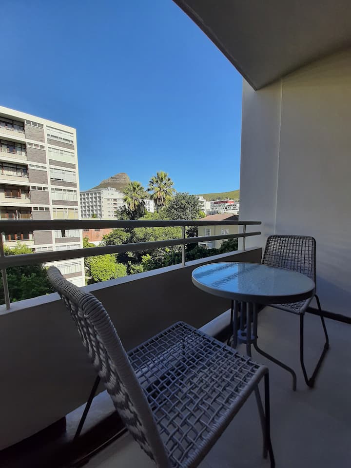 Chic 2 Bed Apartment Near The Company's Gardens - Cape Town
