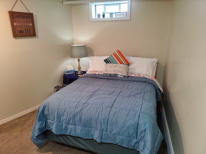 Relaxing Room In A Beautiful Home 7 W/park Setting - Toledo, OH