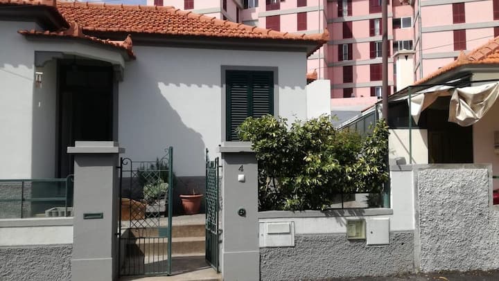 Casa Acolhedora, 5 Min Centro Funchal + Serviços - Madeira