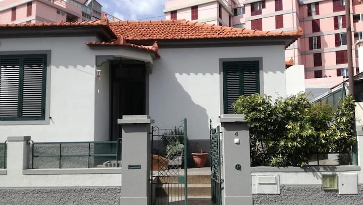 Casa Acolhedora, 5 Min Centro Funchal + Serviços - Funchal