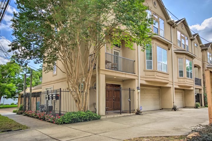 Newly Updated, Centrally Located Th! - Houston