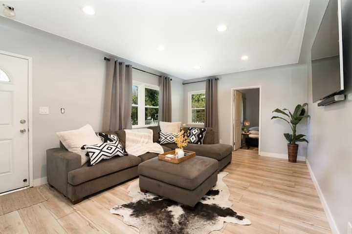 3 Bed 2 Bath Remodeled Pool Home In Noho - Burbank