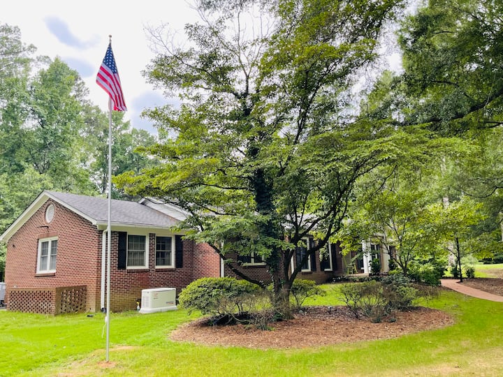 Peaceful Six Acre Gated Estate  4 Beds & 6 Baths. - Covington, GA