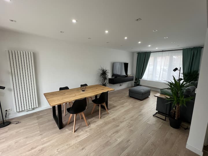 Tomorrowland House With Breakfast And Transport - Boom