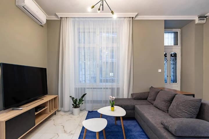 Luxurious Apartment In The Heart Of Budapest - Budapest