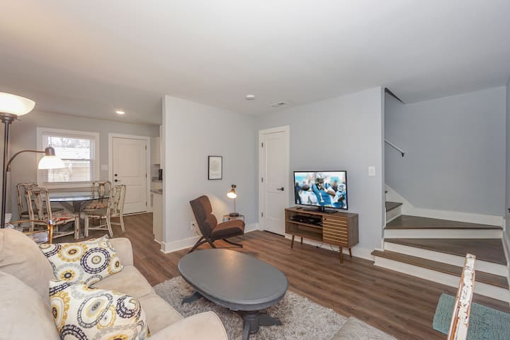 Cozy Townhouse - Walk To Breweries/boa Stadium - Charlotte, NC