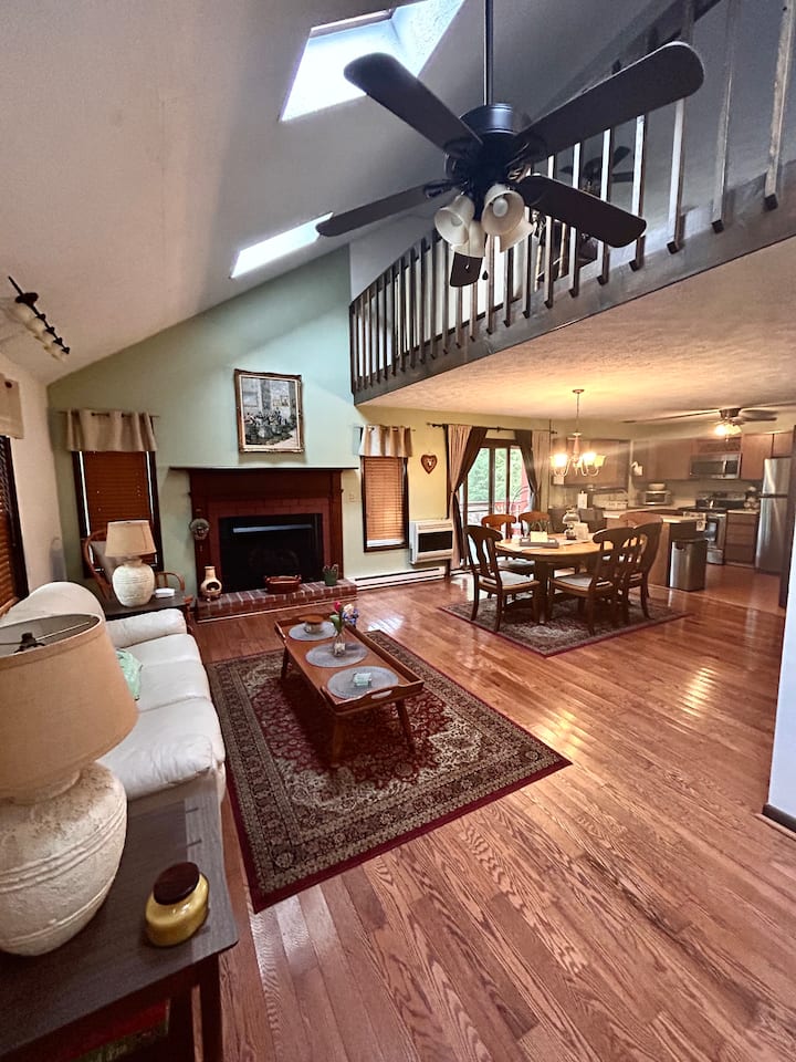 Spacious Retreat Home In The Heart Of Poconos - Albrightsville, PA