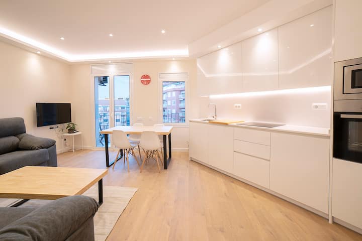 Piso De 4 Habitaciones Y 2 Baños En Riera Blanca - Barcelona