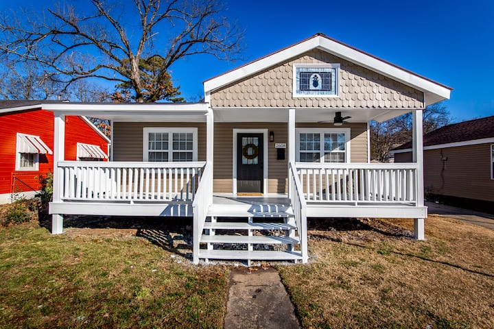 Retro Yet Modern Bungalow - Little Rock, AR