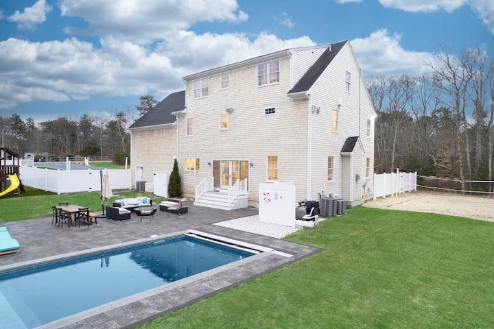 Home In Sandwich With 5 Star Resort Amenities - Sandwich, MA