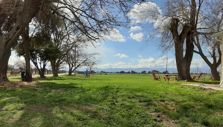 Cheerful 2br Country Home Minutes From The City - Tracy, CA
