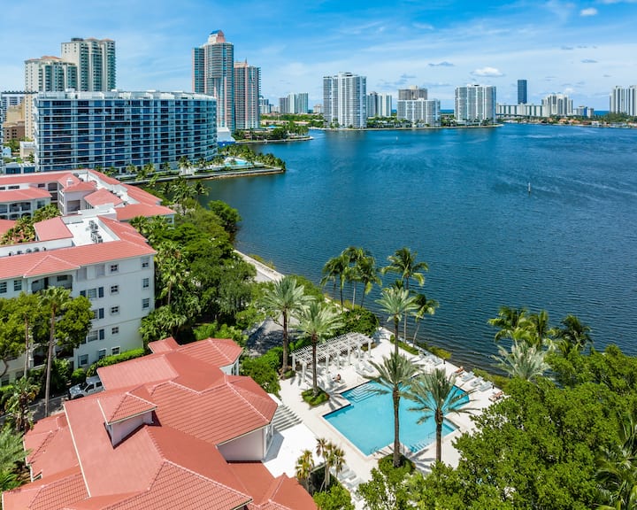 Slice Of Paradise In Aventura! Resort Style Living - Aventura, FL