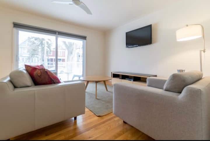 Modern 2 Bedroom Home Located By Confusion Corner - Winnipeg
