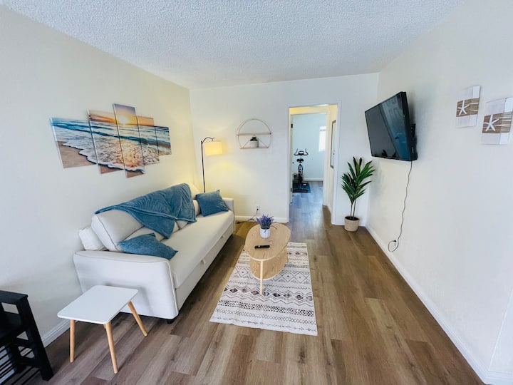 Peaceful Condo W/parking, Wifi, In Heart Of Dtlb - Long Beach, CA