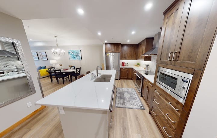 Lovely Luxury New Condo In Canmore With King Bed - キャンモア