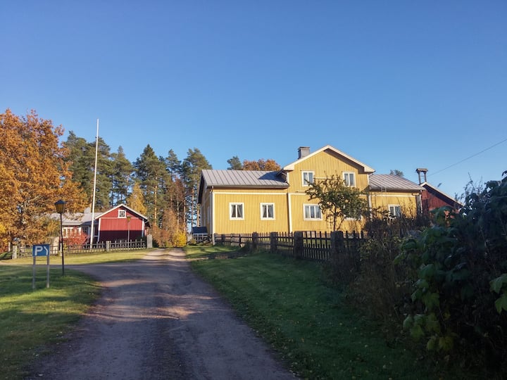 Maatilan Päärakennus -Sopii Isommallekin Ryhmälle - Ikaalinen