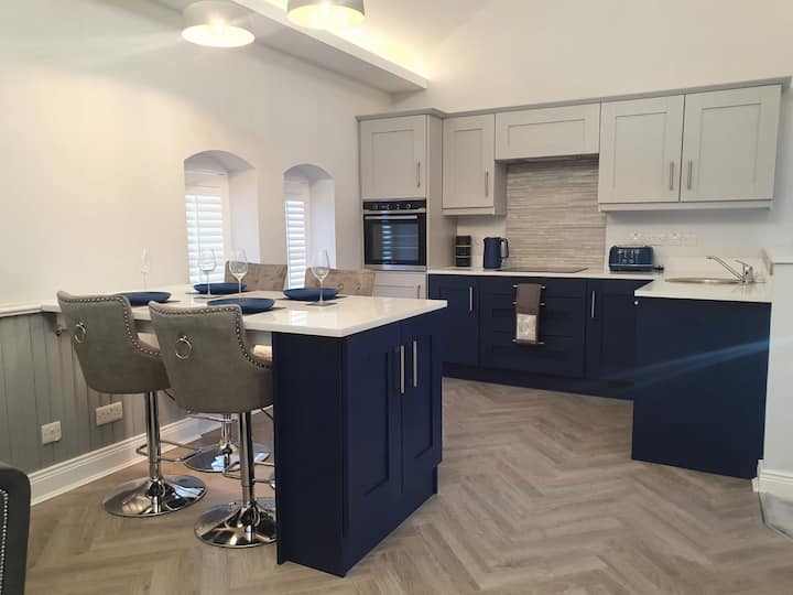 Stunning Modern 2 Bedroom Apartment - Portrush