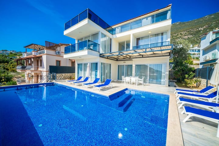 Spacious 5-bedroom Villa With Private Pool - Kalkan